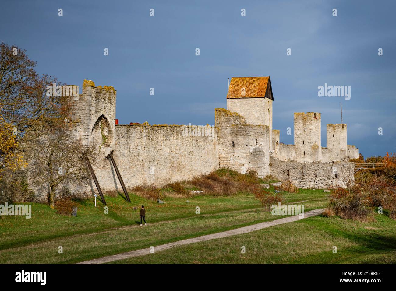 Visby medieval wall and old town in Gotland Stock Photo - Alamy