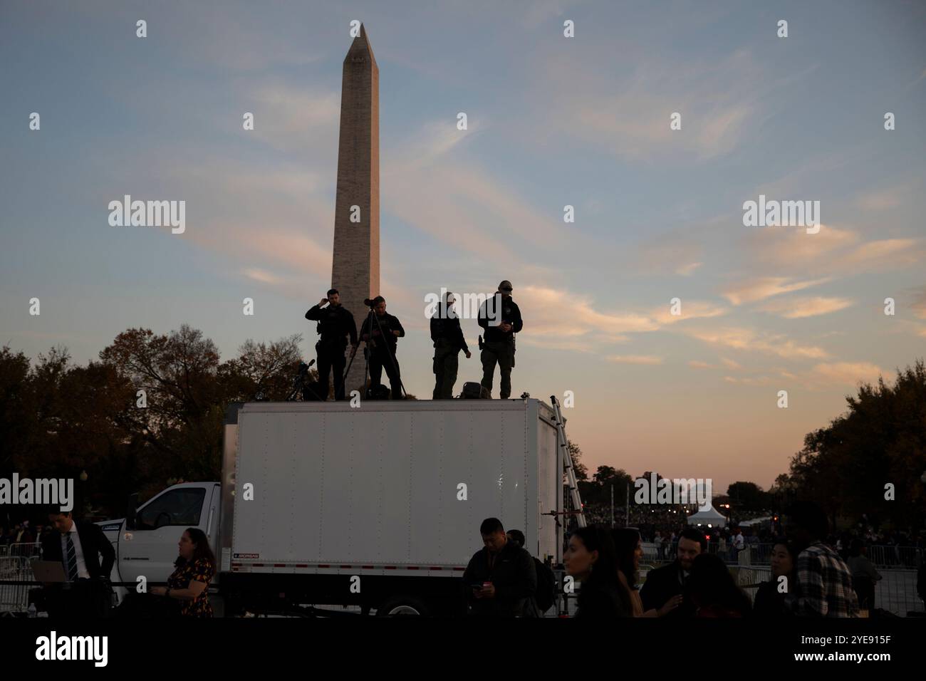 Members of the US Secret Service Counter Assault Team (CAT) are seen ...