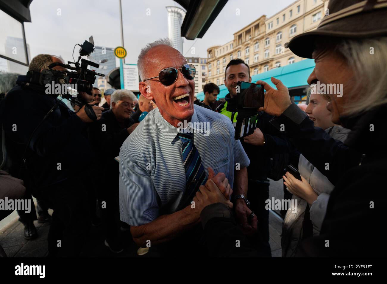 30 October 2024, Hesse, Frankfurt/M.: Peter Wirth "Der Bahnbabo" greets ...