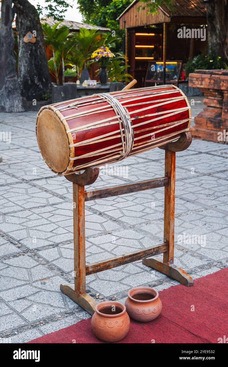 Oriental musical instruments hi-res stock photography and images - Alamy