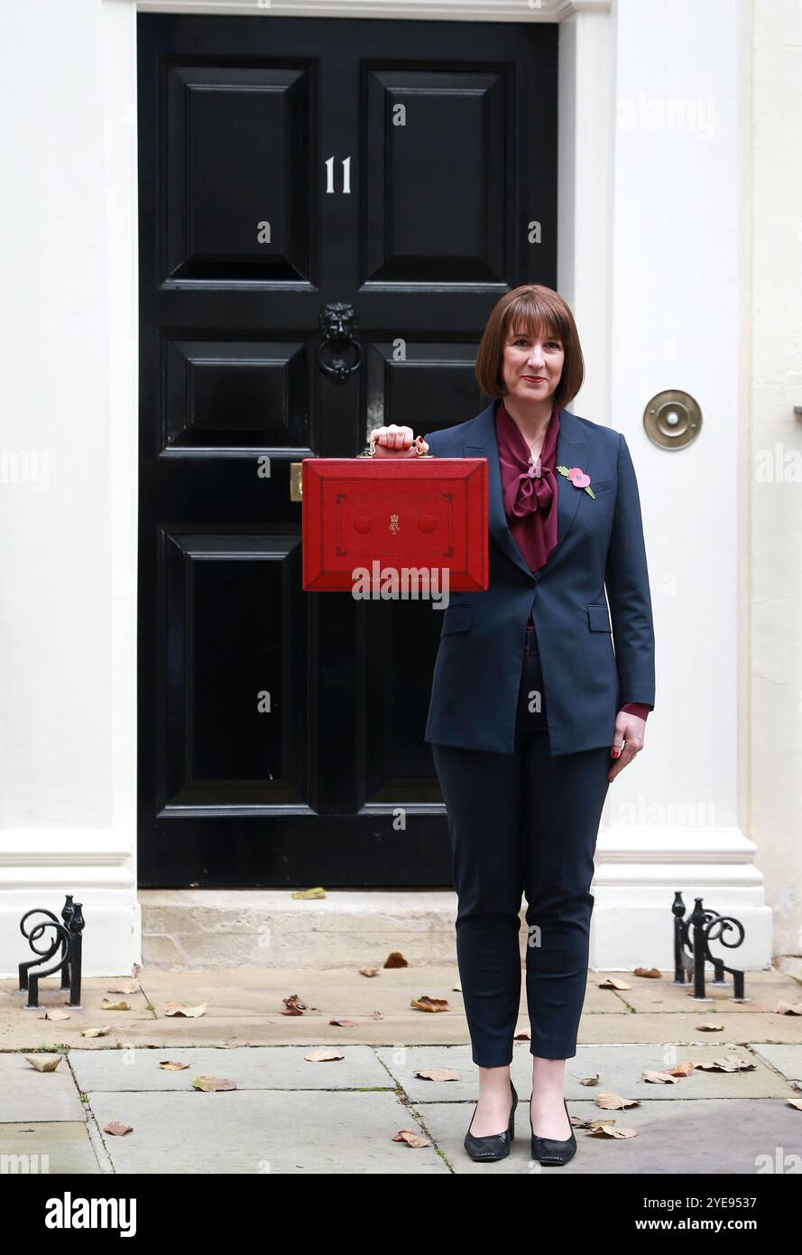 Chancellor rachel reeves briefcase hi-res stock photography and images ...