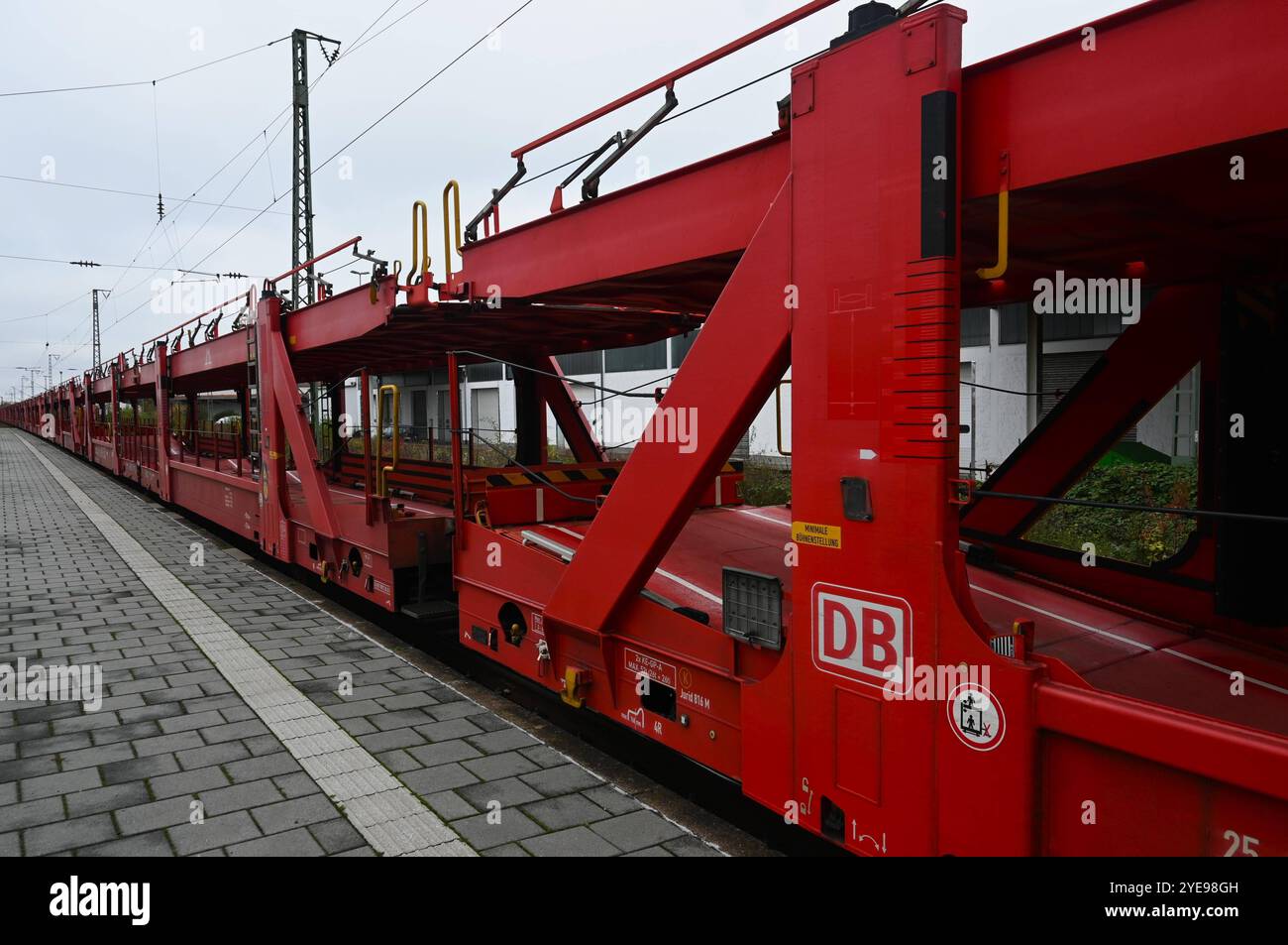 DB Deutsche Bahn - Transport auf der Schiene. Zug, Schienengüterverkehr ...