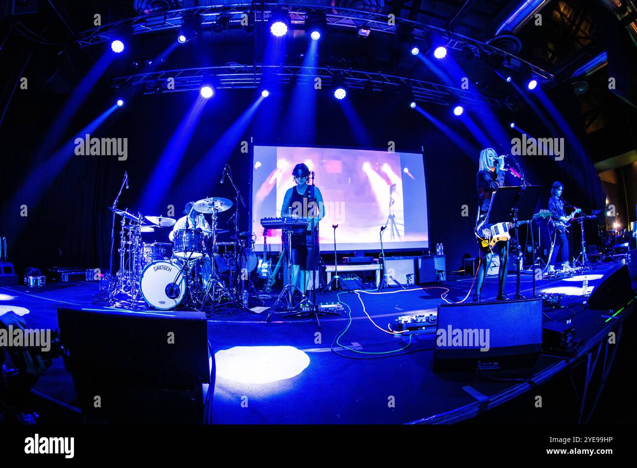 Kim gordon singer hi-res stock photography and images - Alamy