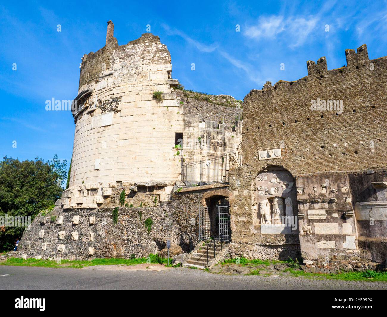 Mausoleo di Cecilia Metella - Cylindrical-shaped mausoleum for a Roman ...