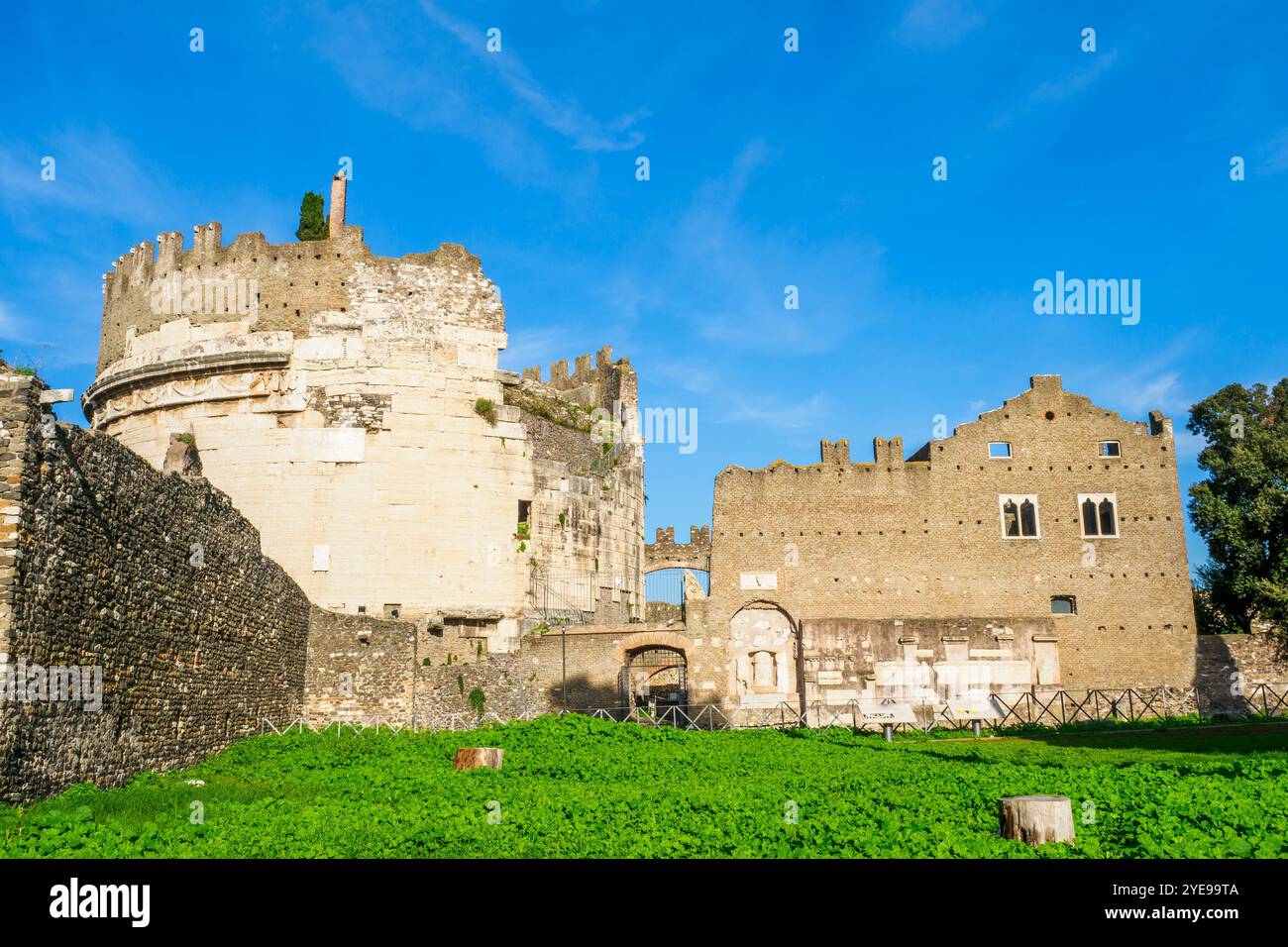 Mausoleo di Cecilia Metella - Cylindrical-shaped mausoleum for a Roman ...