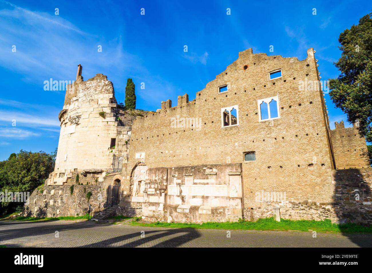 Mausoleo di Cecilia Metella - Cylindrical-shaped mausoleum for a Roman ...