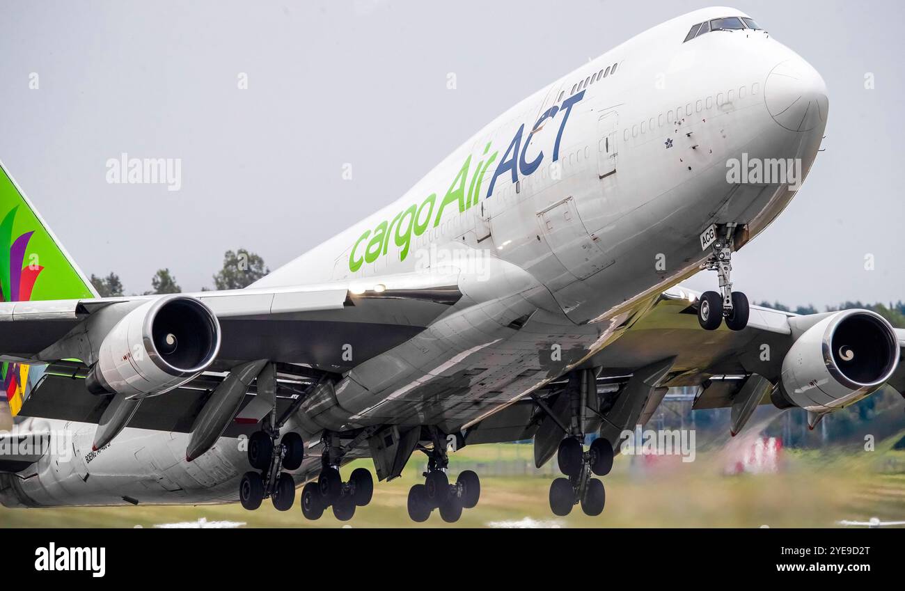 Turkish airline 747 400 hi-res stock photography and images - Alamy