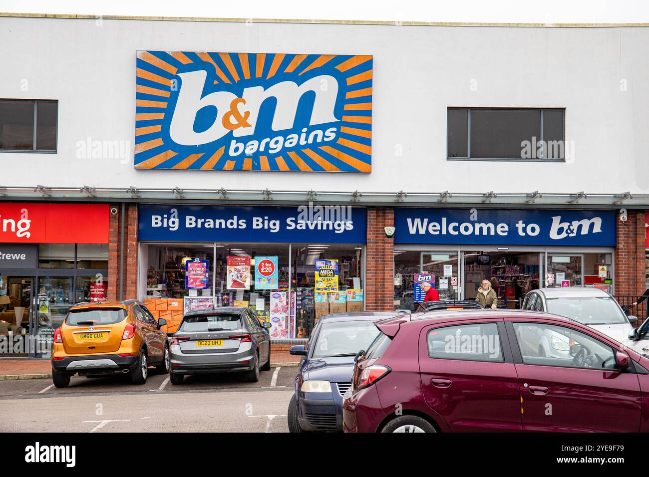 B&m logo hi-res stock photography and images - Alamy