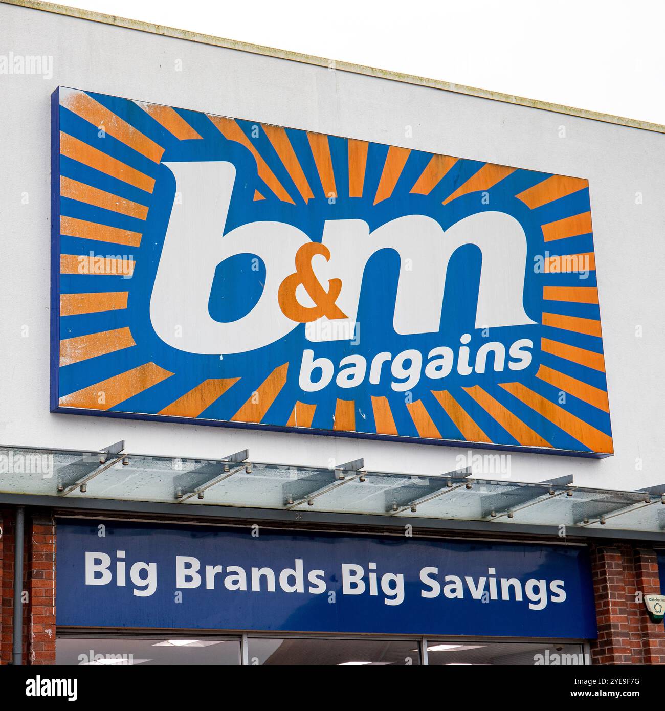 B&m logo hi-res stock photography and images - Alamy