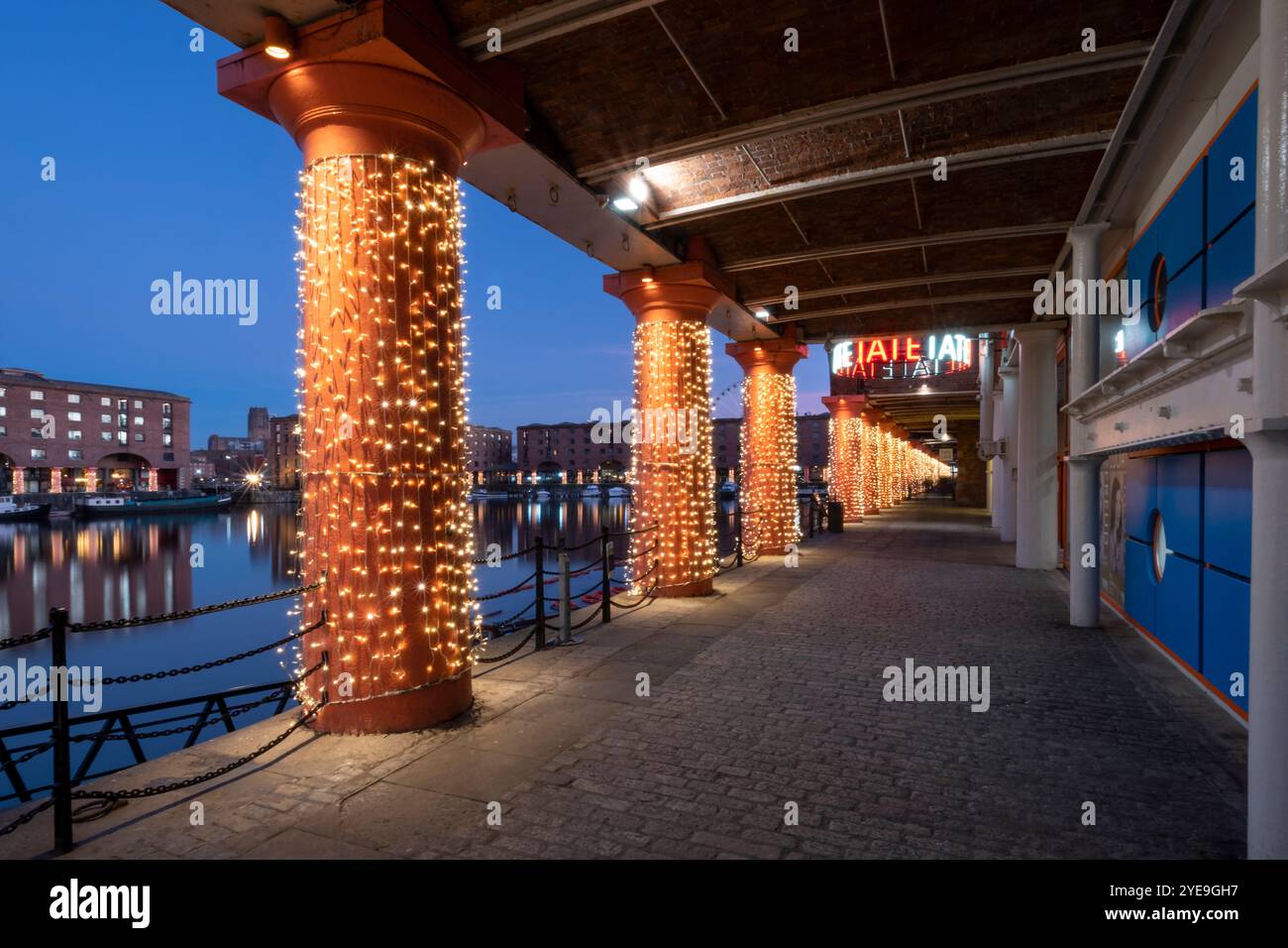Tate liverpool albert dock hi-res stock photography and images - Alamy