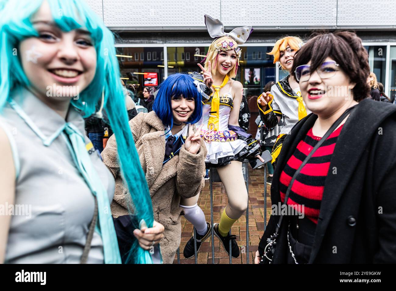 AMSTERDAM - Fans of virtual Japanese pop star Hatsune Miku are lining ...