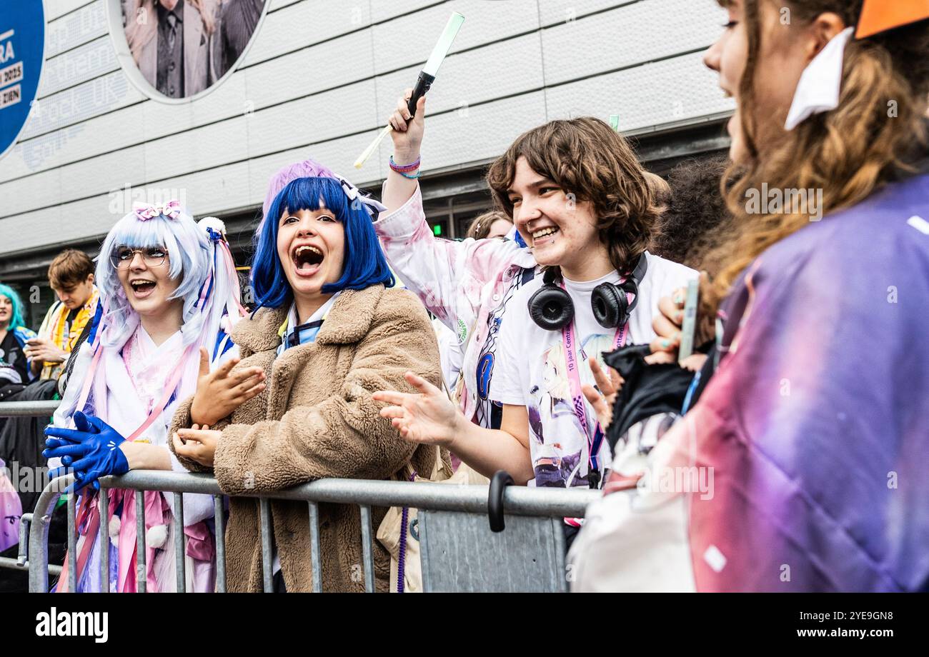 AMSTERDAM - Fans of virtual Japanese pop star Hatsune Miku are lining ...