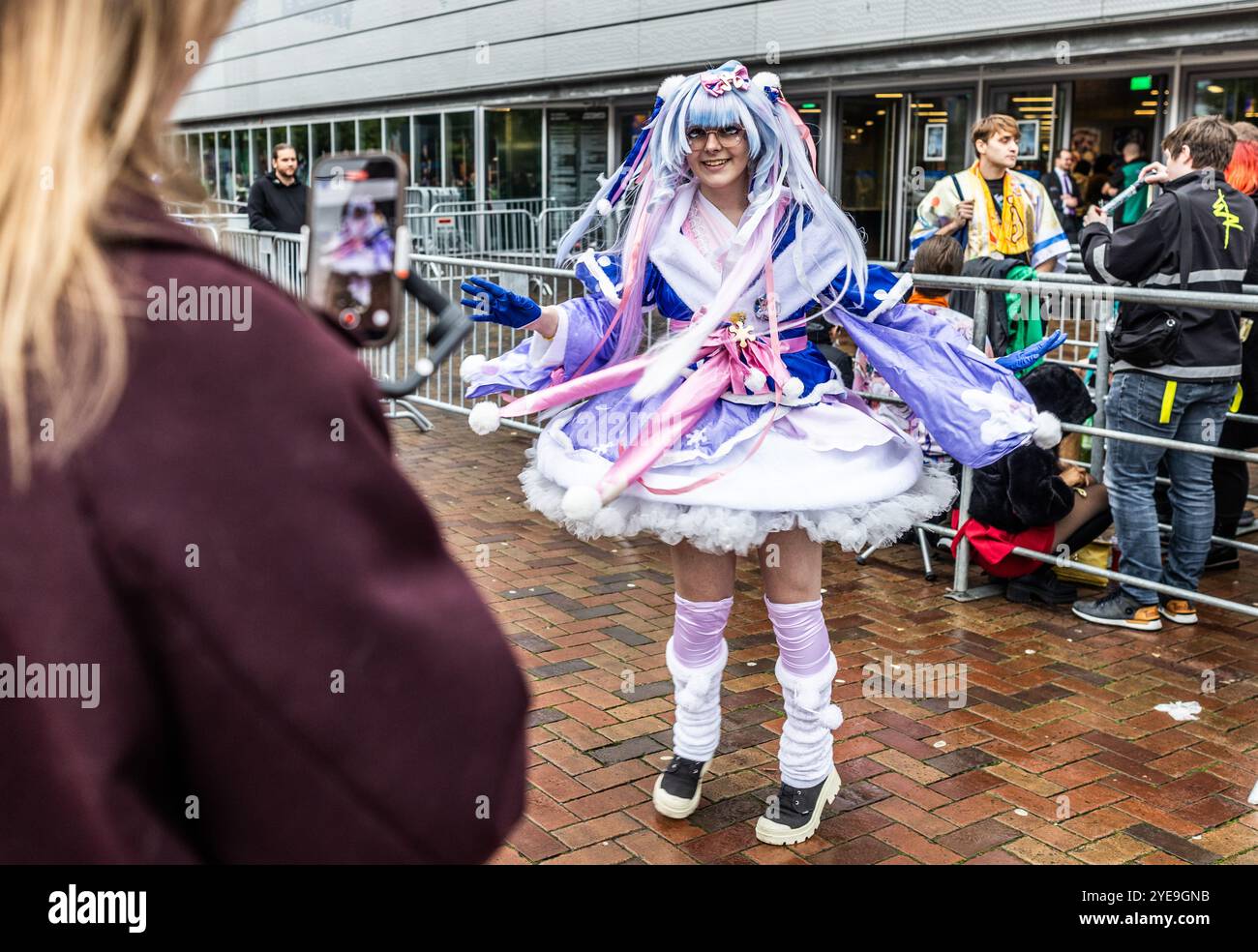 AMSTERDAM - Fans of virtual Japanese pop star Hatsune Miku are lining ...