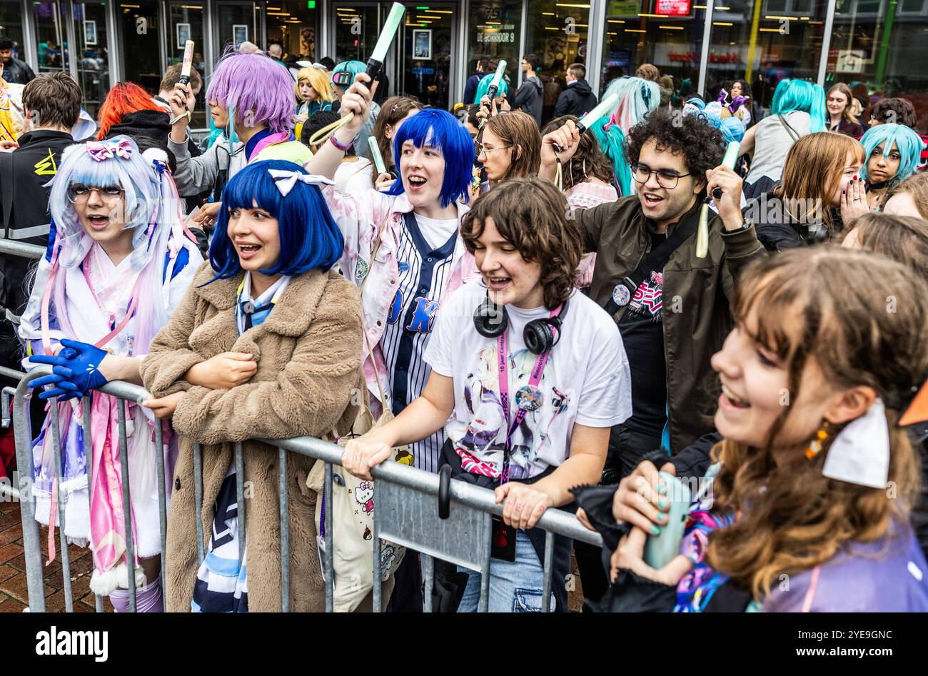 AMSTERDAM - Fans of virtual Japanese pop star Hatsune Miku are lining ...