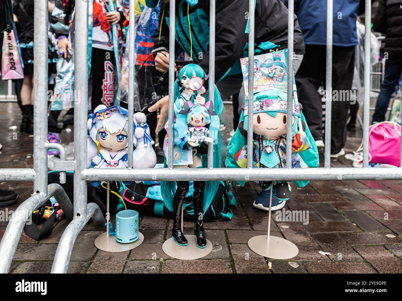 AMSTERDAM - Fans of virtual Japanese pop star Hatsune Miku are lining ...