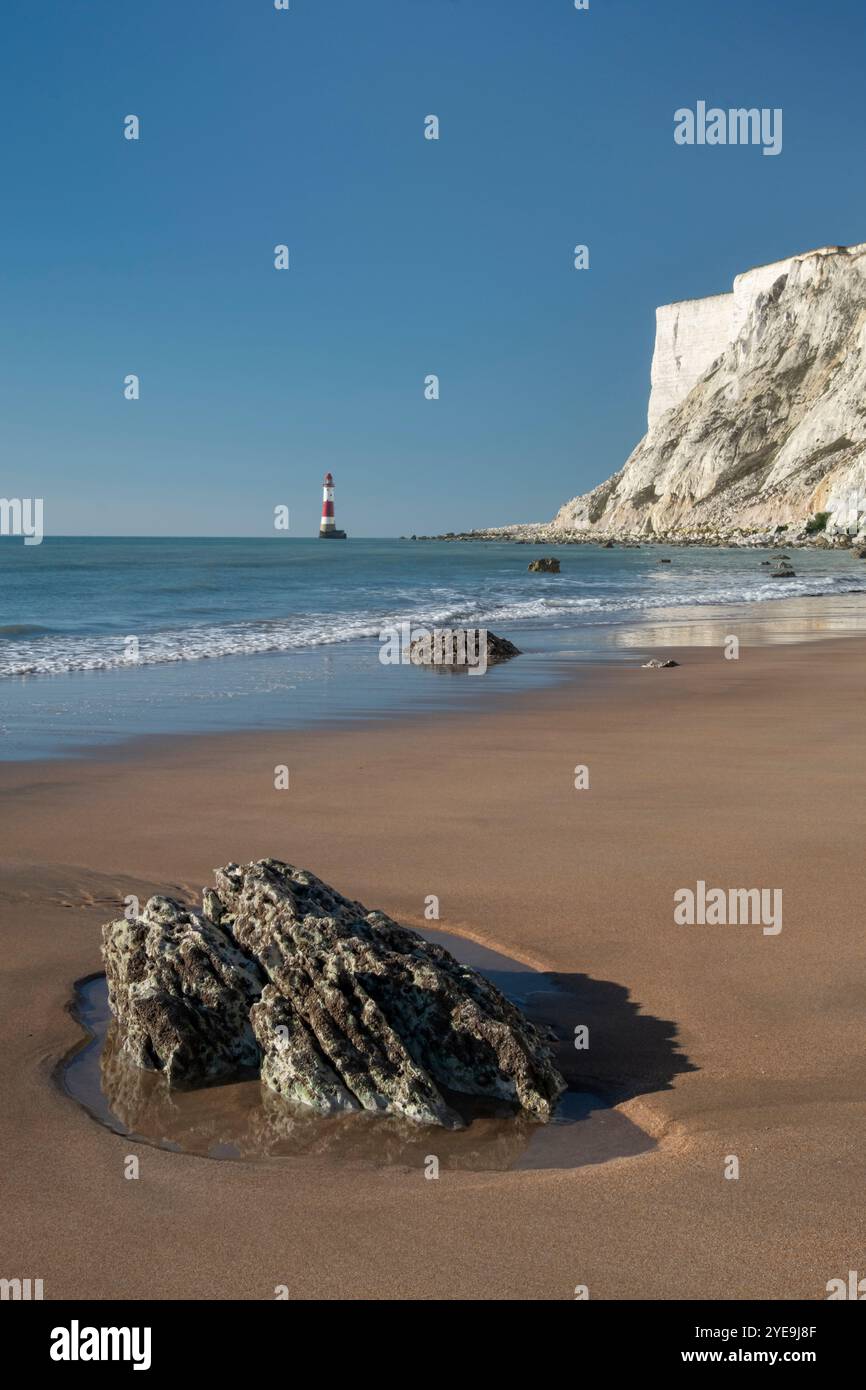Beachy head lighthouse distant view hi-res stock photography and images ...