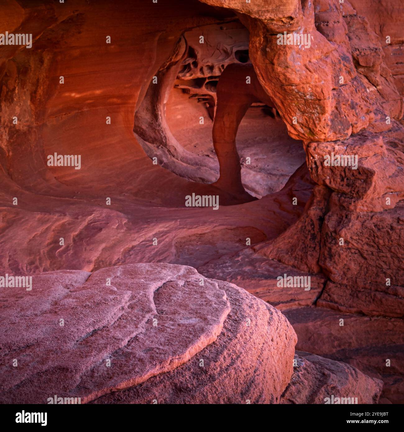 Windstone Arch, Valley of Fire State Park, Nevada, USA Windstone Arch ...