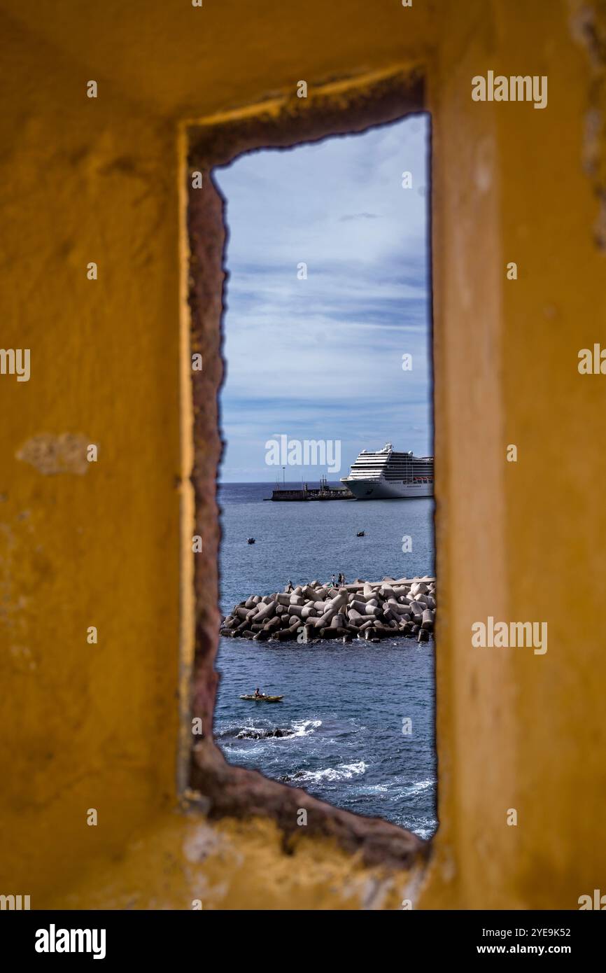 Bright ocean view through window hi-res stock photography and images ...
