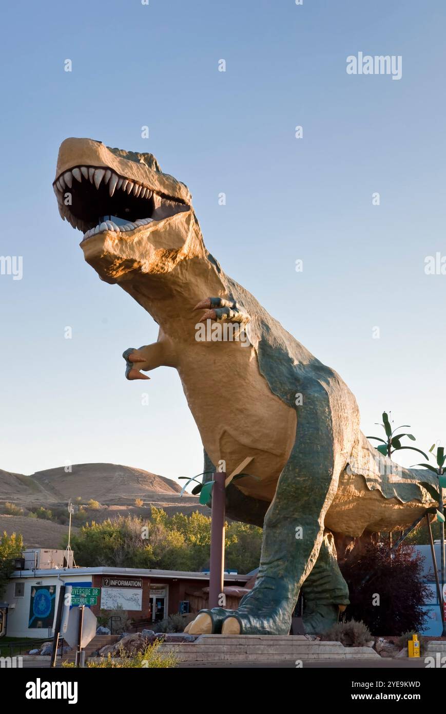 World's Largest Dinosaur in Drumheller, Canada; Drumheller, Alberta ...