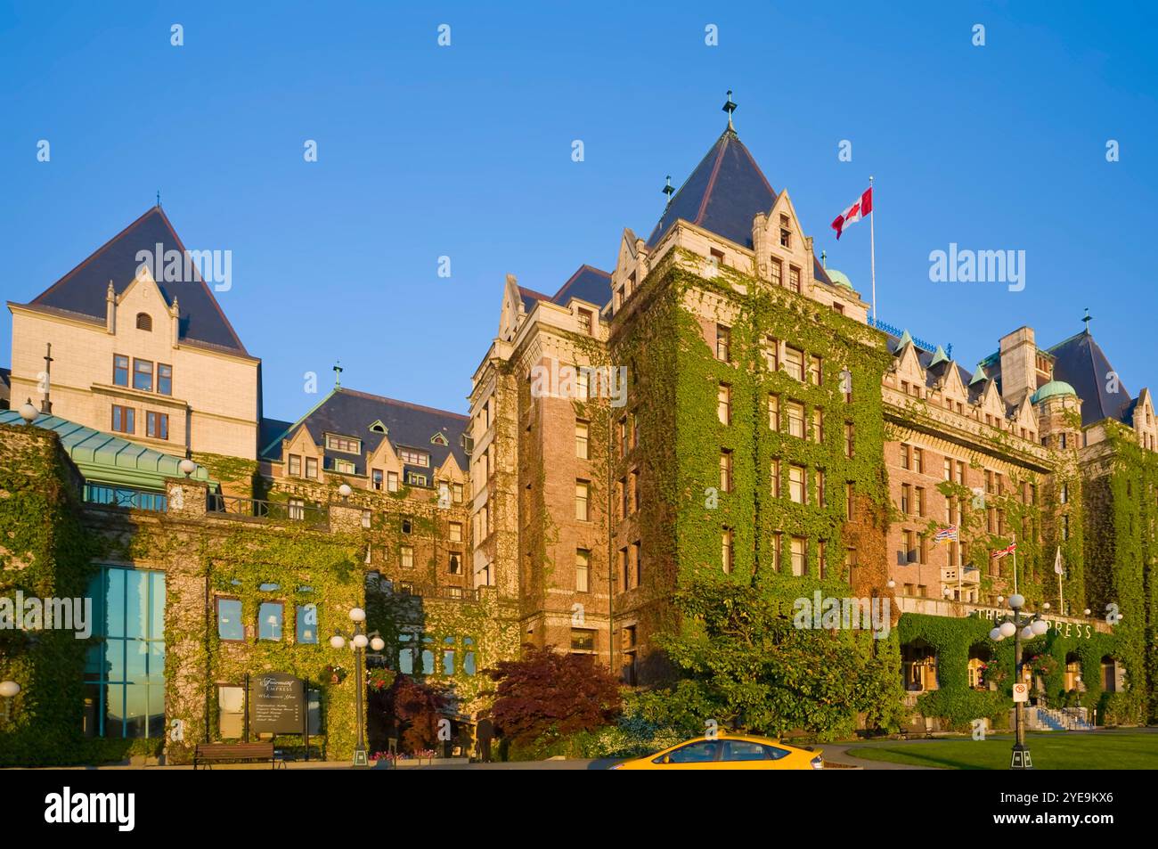 Luxury hotel canada hi-res stock photography and images - Alamy