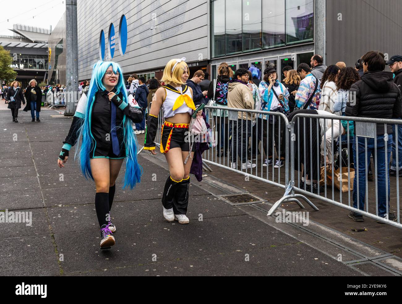AMSTERDAM - Fans of virtual Japanese pop star Hatsune Miku are lining ...