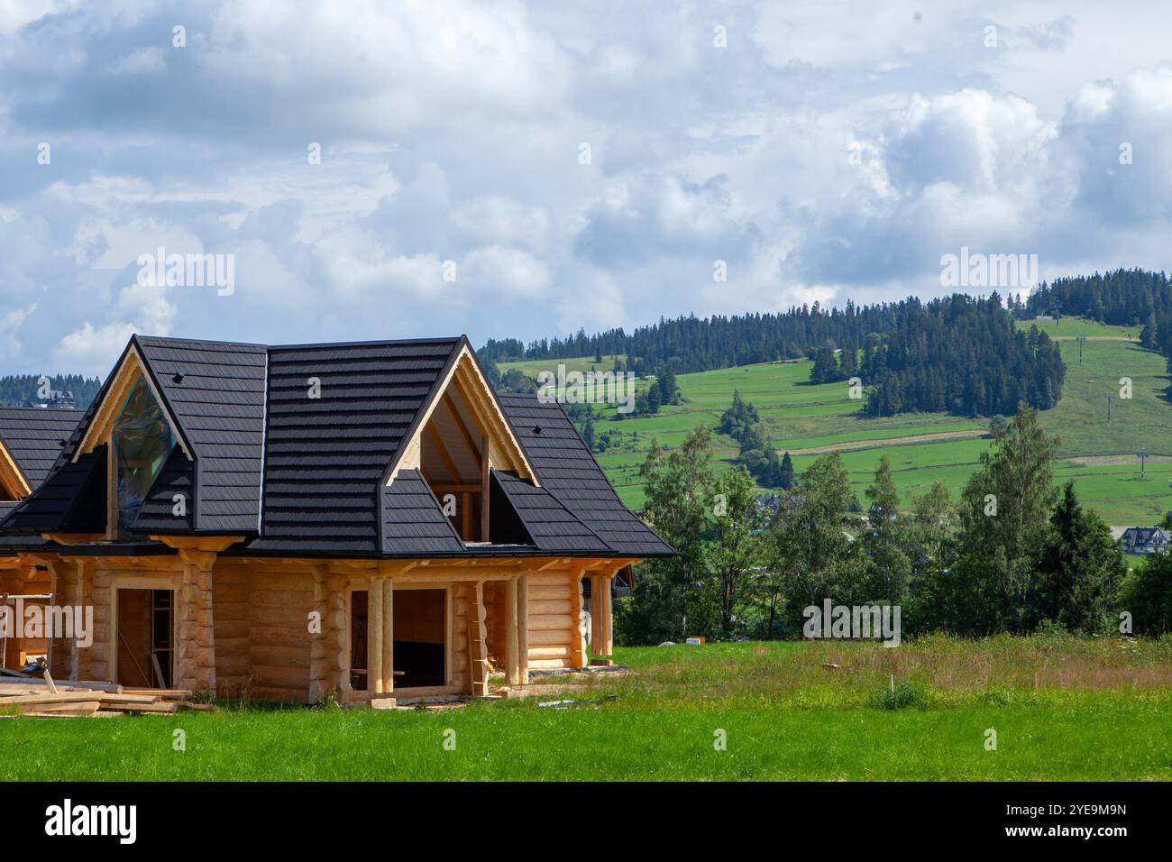 Log cabin under construction hi-res stock photography and images - Alamy