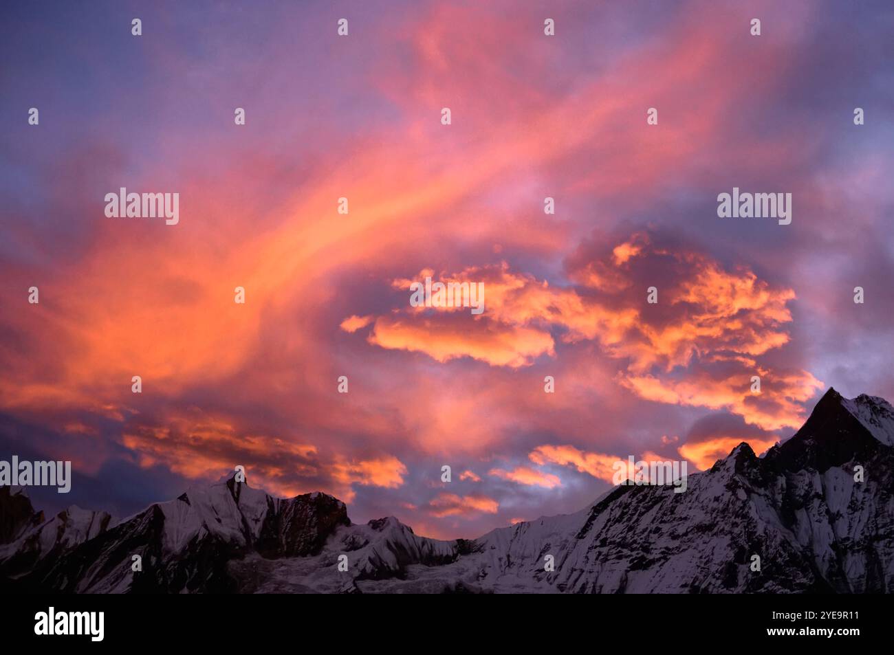 Stunning pink sunset sky hi-res stock photography and images - Alamy