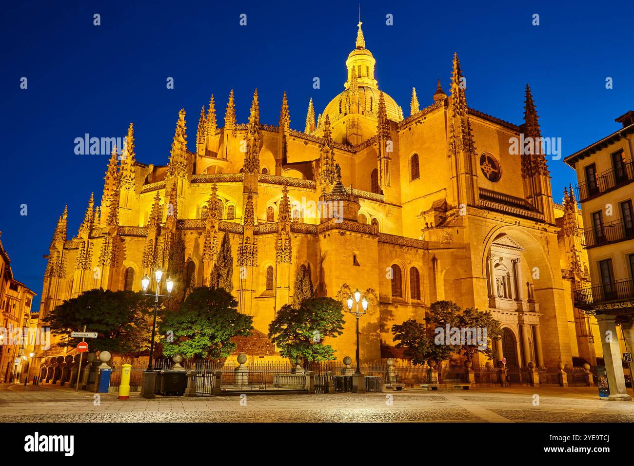 Gothic cathedral at sunset in Segovia. Virgin mary. Spain Stock Photo - Alamy