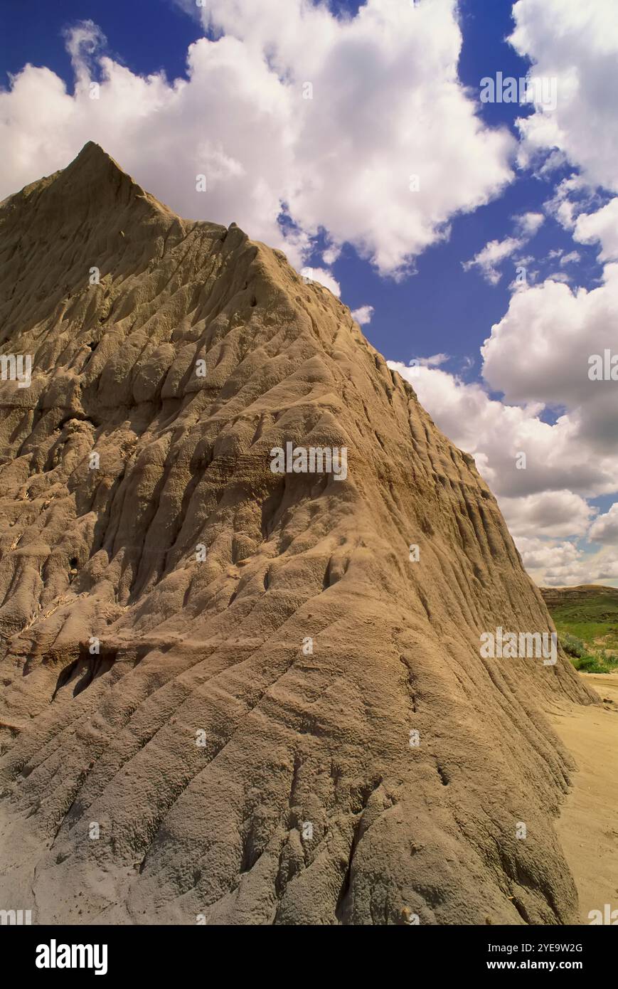 Butte in the big muddy badlands hi-res stock photography and images - Alamy