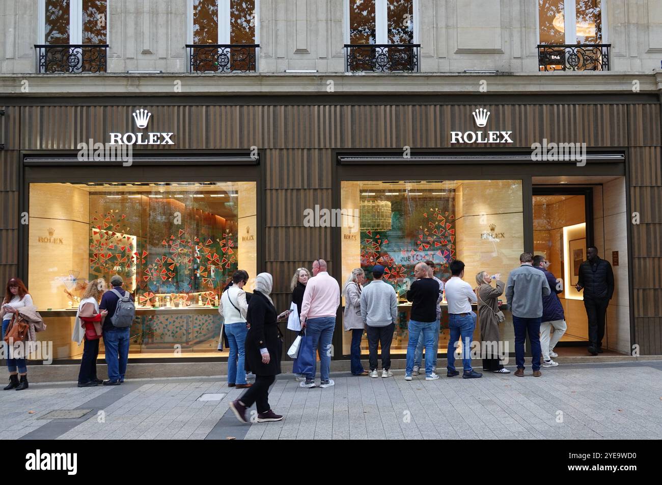Rolex store window hi-res stock photography and images - Alamy