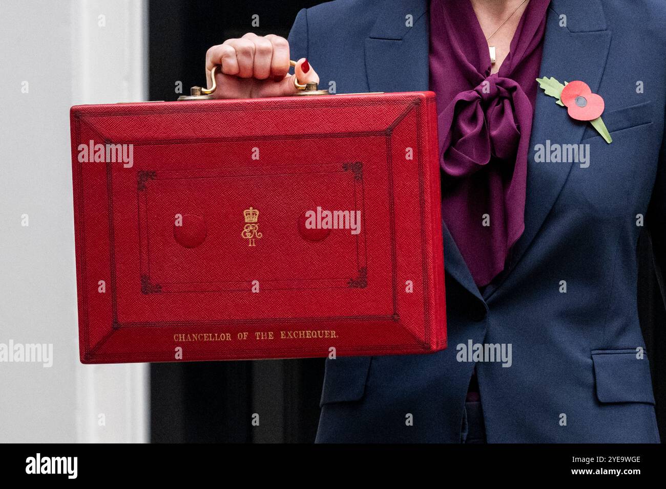 Chancellor rachel reeves briefcase hi-res stock photography and images ...