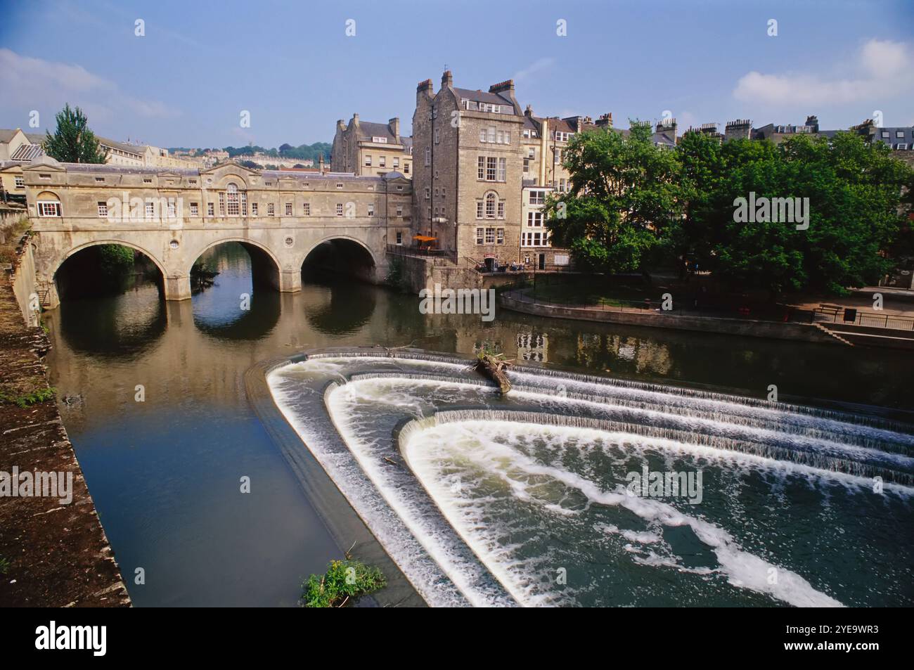 Pulteney Bridge and weir on Avon River in the City of Bath, England ...