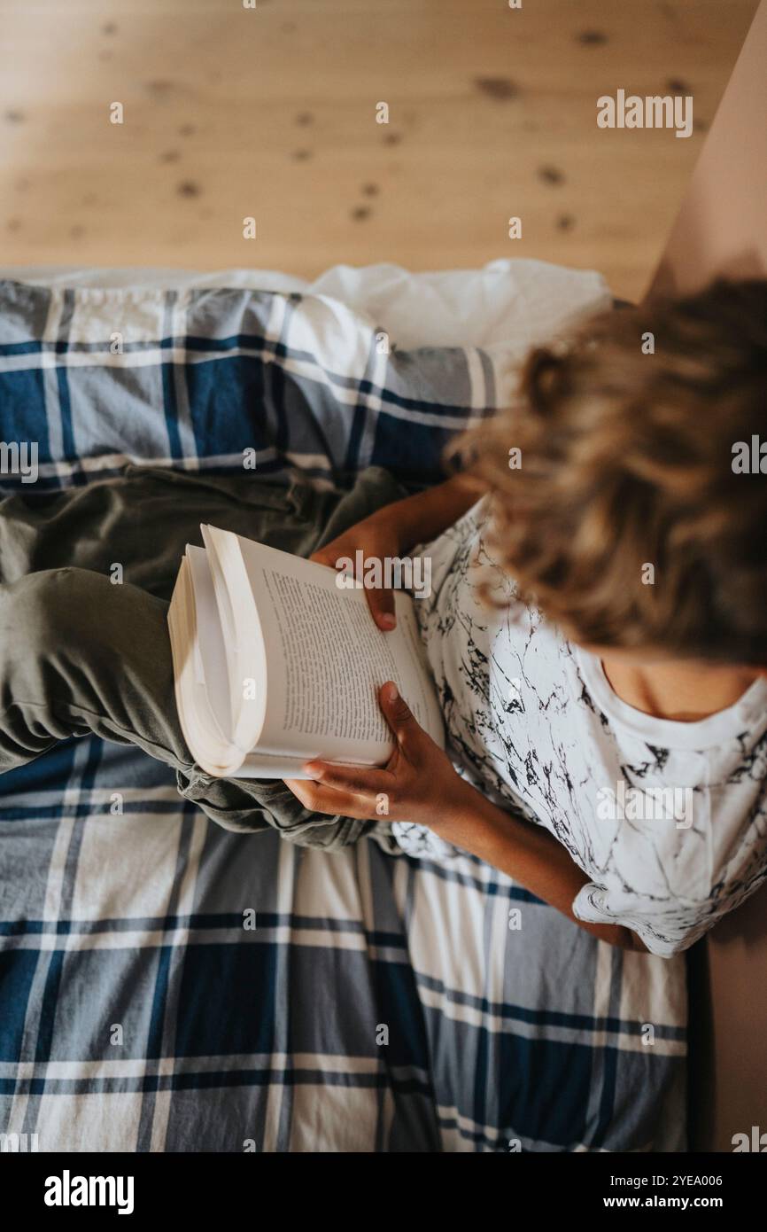Children reading book on bed hi-res stock photography and images - Alamy