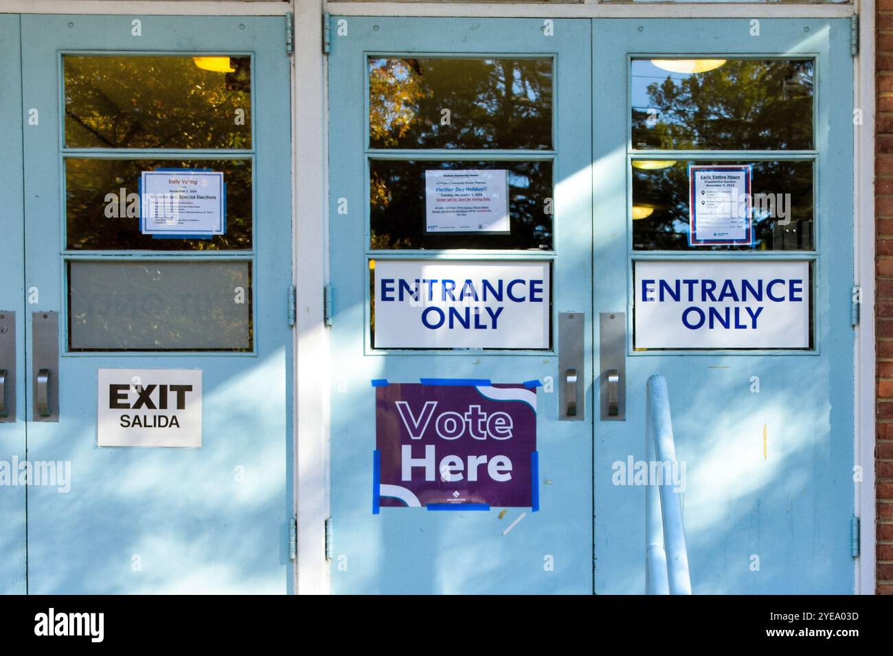 Office exit doors hi-res stock photography and images - Alamy