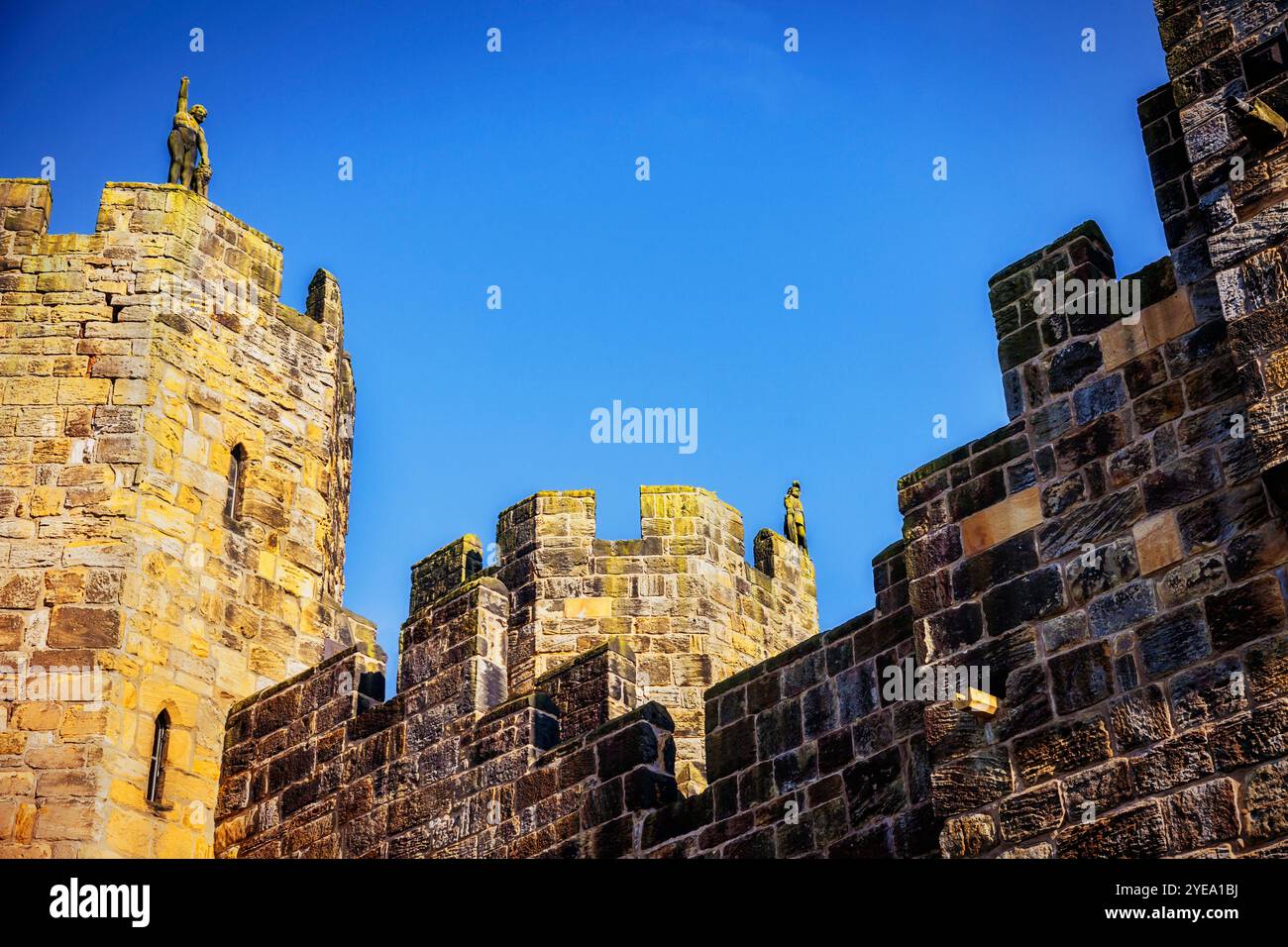 Close up castle wall hi-res stock photography and images - Alamy
