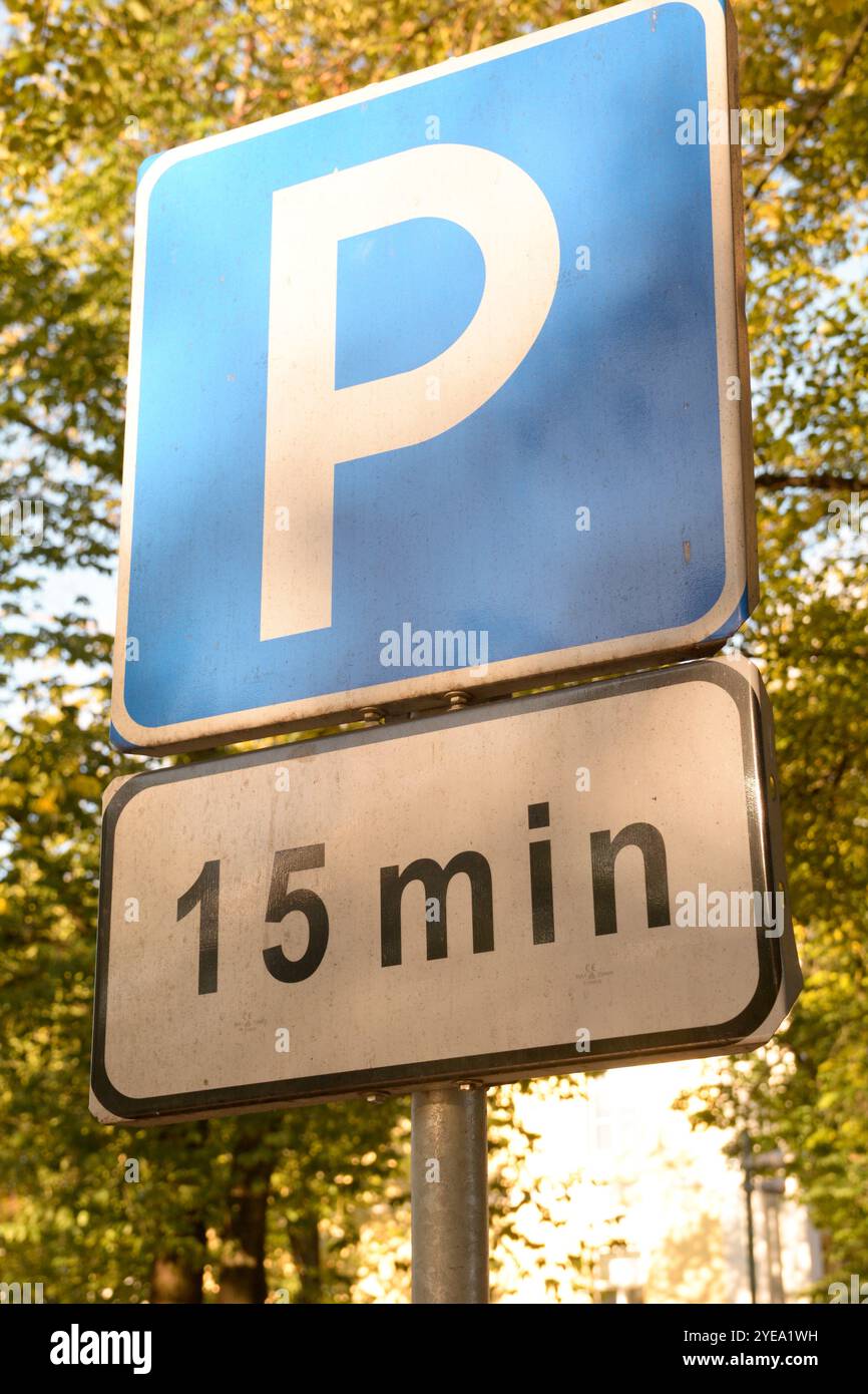 Parking but only for 15 minutes road signs Stock Photo - Alamy