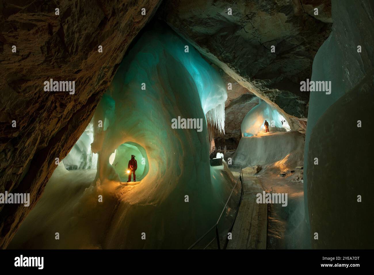 'The Castle' ice formation in the beautiful and unique Eisriesenwelt ...