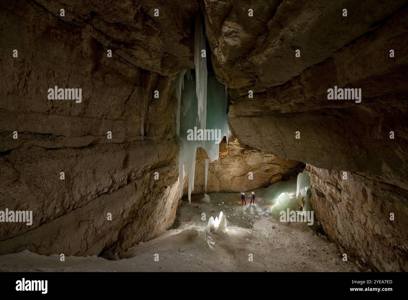 People from University of Innsbruck, standing at bottom of glacier ...