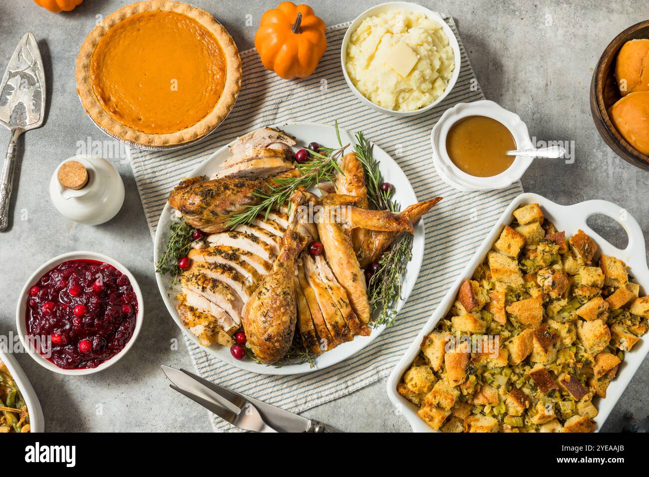 Holiday dinner family hi-res stock photography and images - Alamy