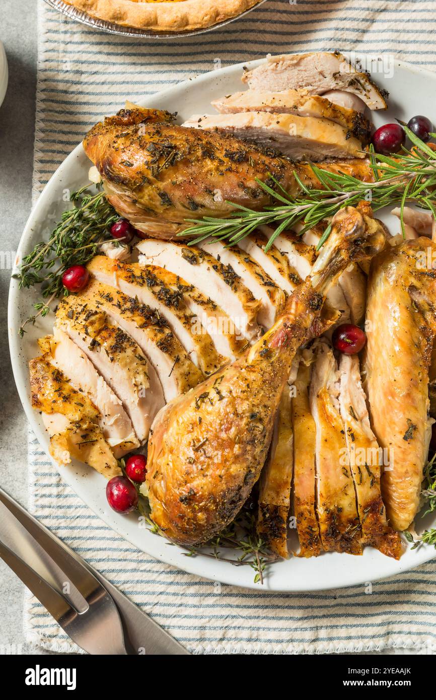 Thanksgiving turkey dinner hi-res stock photography and images - Alamy