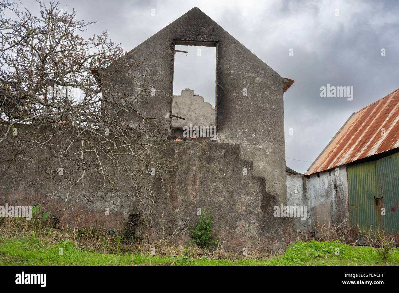 Ramshackle structures hi-res stock photography and images - Alamy
