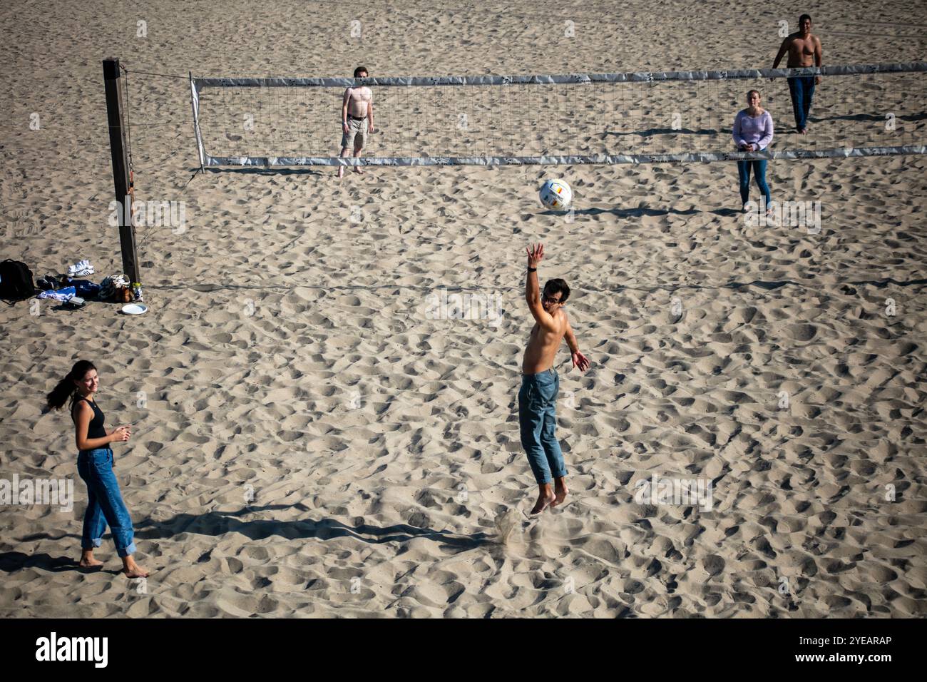 Volleyball players in action hi-res stock photography and images - Alamy