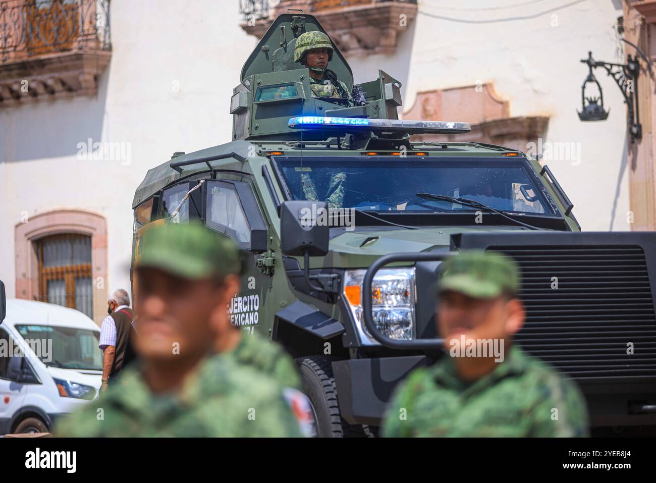 military vehicle Armor, vahiculo militar Blindaje Soldiers of the ...