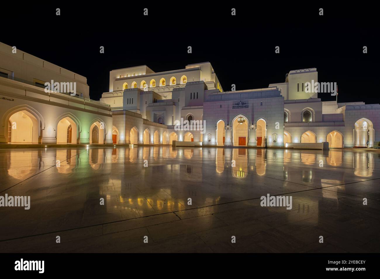 he Royal Opera House Muscat beautifully illuminated at night ...