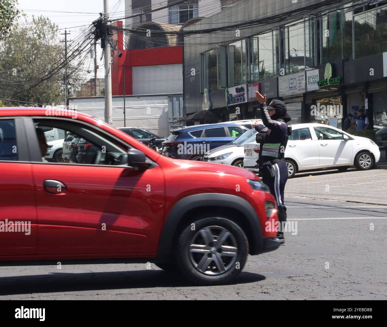 TRANSIT AGENTS Quito, Thursday, October 30, 2024 Traffic agents in the ...