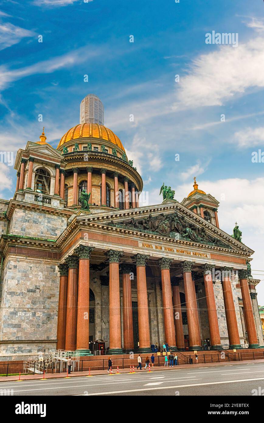The scenic Saint Isaac's Cathedral, iconic landmark in St. Petersburg ...