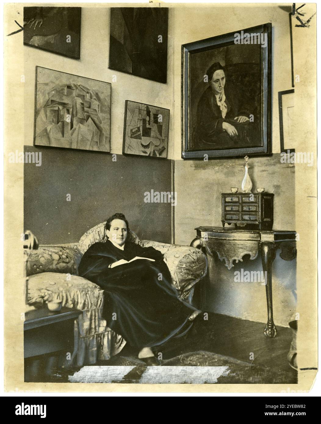 Pablo picasso portrait paris studio hi-res stock photography and images ...
