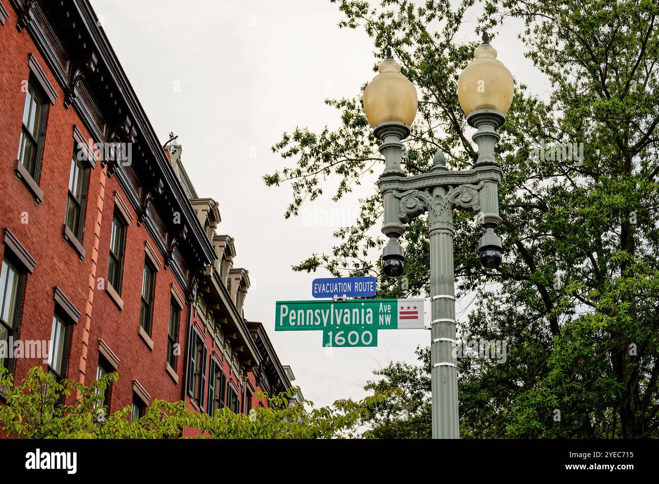 1600 Pennsylvania Avenue is the official address of the White House ...