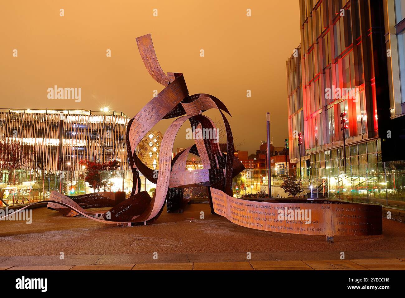 The new Ribbons sculpture by Pippa Hale unveiled in Leeds City Centre ...