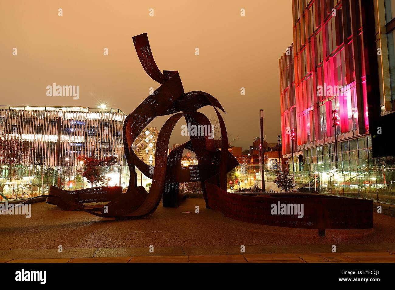 The new Ribbons sculpture by Pippa Hale unveiled in Leeds City Centre ...